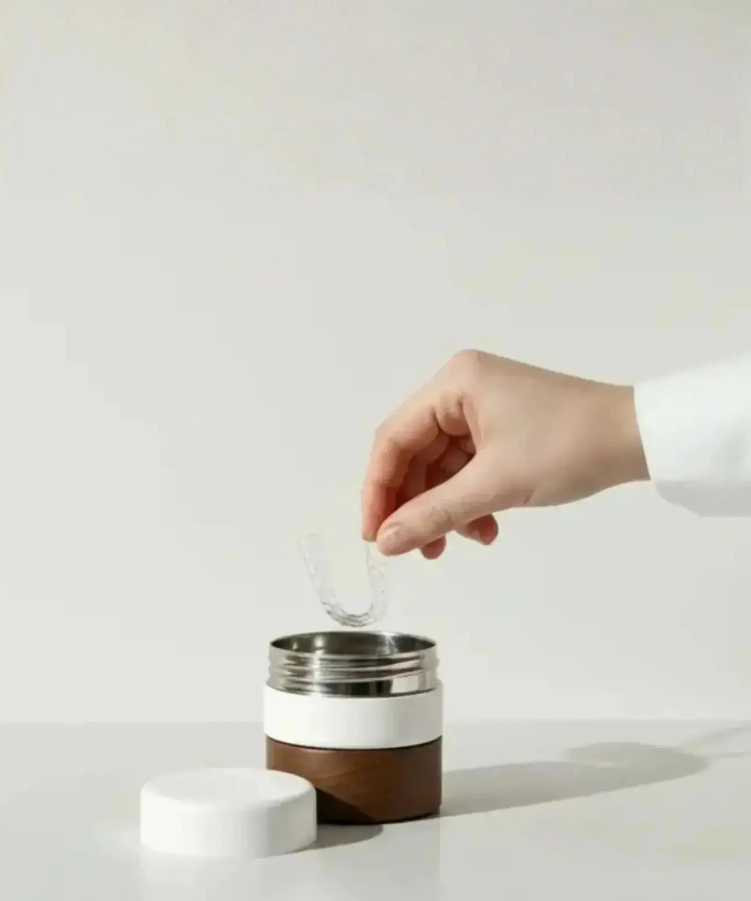 Dental Pod Guide: How Ultrasonic Cleaning Works for Retainers and Alig